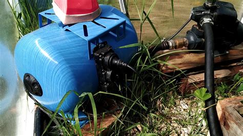 Капельный полив и подкормка клубники - YouTube