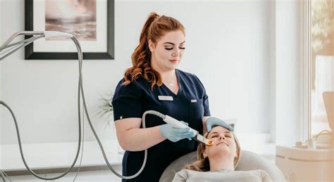 Третиране на папиломи брадавици пигментации капиляри с лазер Cutera Медицински център по