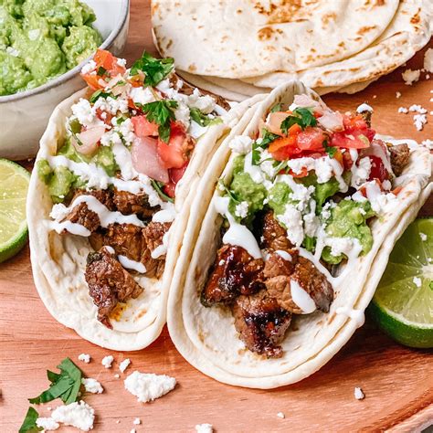 Tacos De Carne Asada Con Guacamole At Roberta York Blog