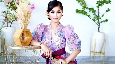 Foto Curhat Haru Model Dan Penyanyi Oliolie Kena Body Shaming Saat Manggung