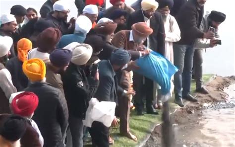 Manmohan Singh ಯಮುನಾ ನದಿಯಲ್ಲಿ ಮನಮೋಹನ್ ಸಿಂಗ್ ಅಸ್ಥಿ ವಿಸರ್ಜನೆ Navasamaja