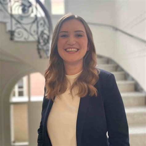 Daniela Lucas Immobilienkauffrau Immobiliendienst Der Sparkasse