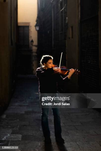 Street Violinist Photos And Premium High Res Pictures Getty Images