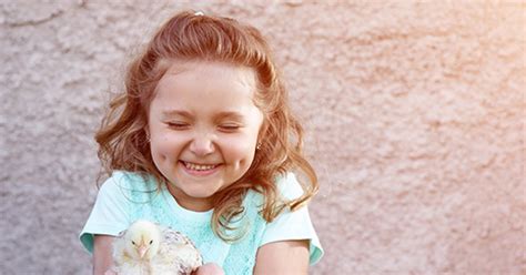 매력의 상징인 보조개 이것 때문에 생겨