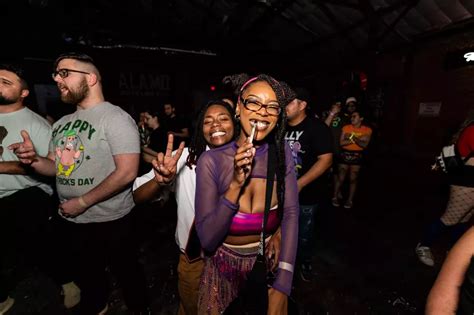 Everyone We Saw Having Fun At San Antonios Spongebob Themed Bikini Bottom Rave San Antonio