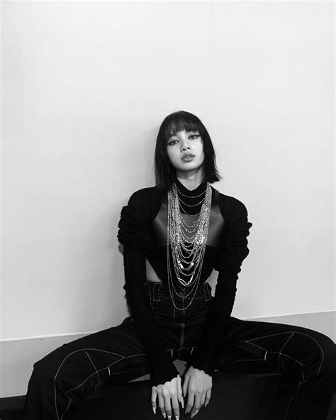 ليسا من بلاك بينك ، كاريزما لا يمكن الوصول اليها