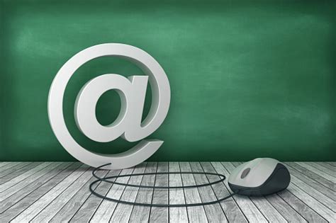 칠판 배경에 컴퓨터 마우스가 있는 3d 전자 메일 기호 3d 렌더링 3차원 형태에 대한 스톡 사진 및 기타 이미지 3차원 형태 교육 Istock