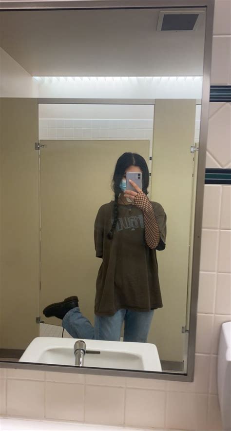Outfit For School Mirror Selfie Poses Mirror Pictures Selfie Mirror