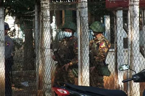 မြင်းခြံတွင် ပကဖ စခန်းကို စစ်ကောင်စီ ဝင်စီး၊ စစ်ကြောင်းကို လှမ်းကြည့်သည့် တောင်သူ ပစ်သတ်ခံရ