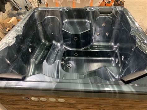 Akrila Kubls Ar IntegrĒto KrĀsni Sia „takser“