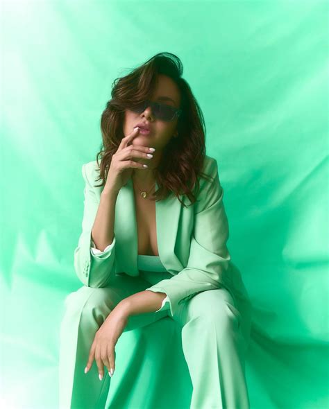 Esha Gupta Instagram Hi Photographed By Kadamajay Look Boss Hardotshoes Hair Manemaniac