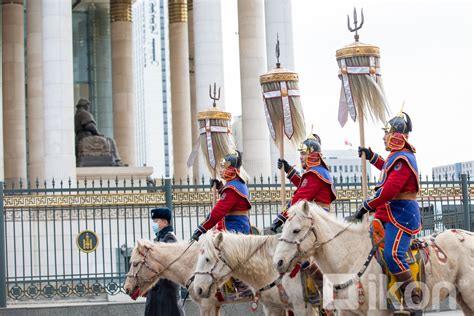 ФОТО Төрийн есөн хөлт цагаан тугийг цэнгүүлэх ёслол боллоо