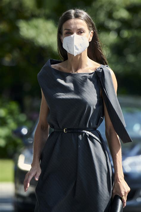 დედოფალ ლეტიციას კაბას „მოლაპარაკე“ უწოდეს ნახეთ რატომ რადიო ფორტუნა Fortuna Ge