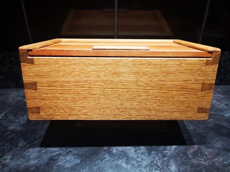 Mostly Hand Tool Dovetailed Box Rhandtools