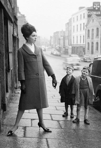 Typische Jaren 60 Kleding Dresscodenl Model Poses Model Street