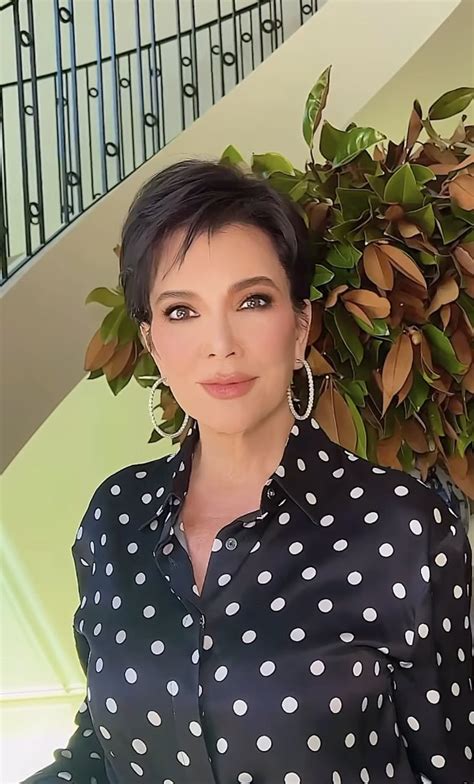 Kris Jenners Fans Question Her ‘ridiculous Appearance In Instagram