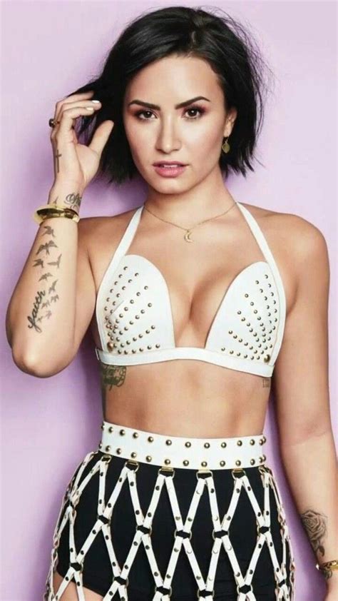 Demi Lovato에 있는 Deniz Çelik님의 핀