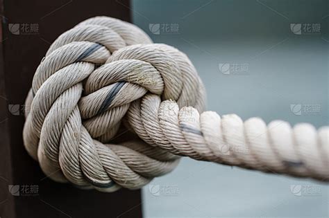 白绳子打了个结。