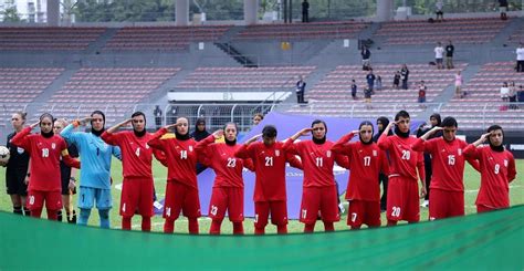 نه لطفا به تیم نیلوفر و دختران جوان ما نخندید