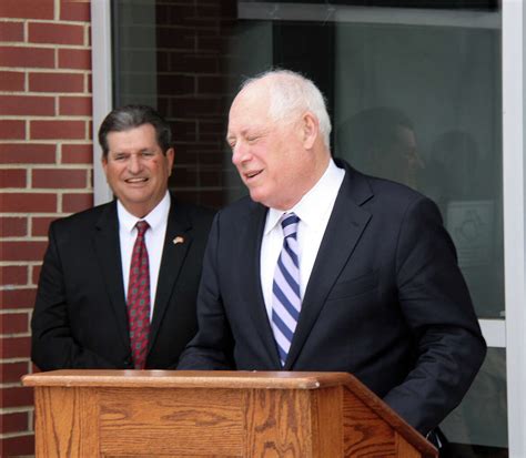 Former Gov Pat Quinn Dedicates Portrait Exhibit In Highland