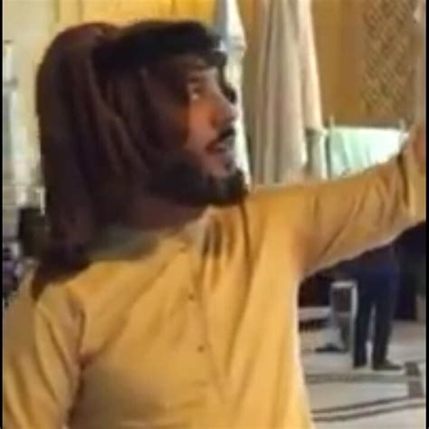 الشاعر علي المنصوري