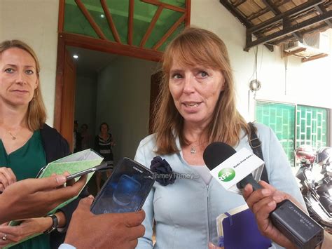 លោកស្រី រ៉ូ ណា ស្មី ត ស្នើ ឲ្យ គណបក្ស ទាំងពីរ អង្គុយ តុ ចរចា