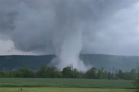 Scary Looking Cloud Isnt A Tornado But A Benign Scud Vacuum