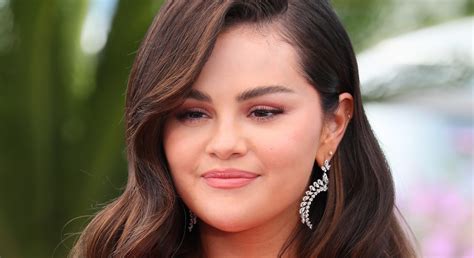 De Nieuwe Nagels Van Selena Gomez Zijn Bubblegum Disco