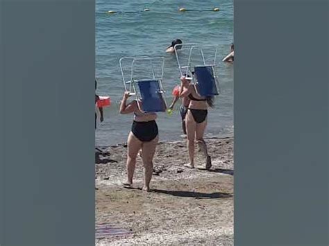 На пляже! Новая мода ,головной убор - с т у л !😇😉😁😃🤣😍 - YouTube