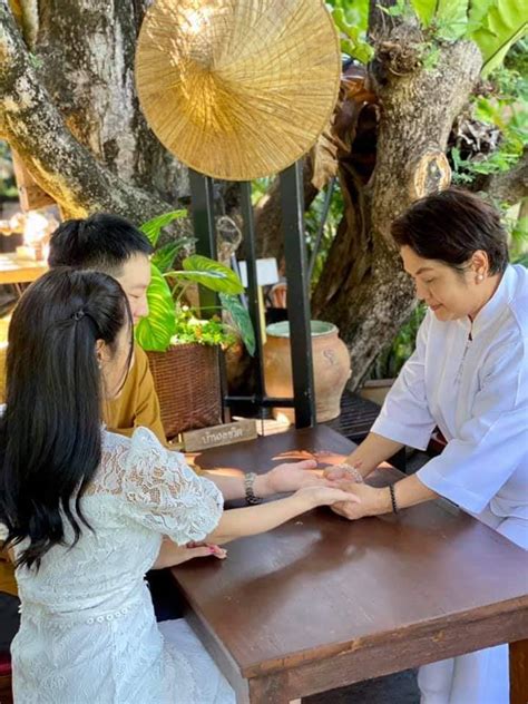 คาถาบูชา ขอโชคลาภ มหาสมบัติ จากพญานาค อาจารย์มี๊ นุ้ย