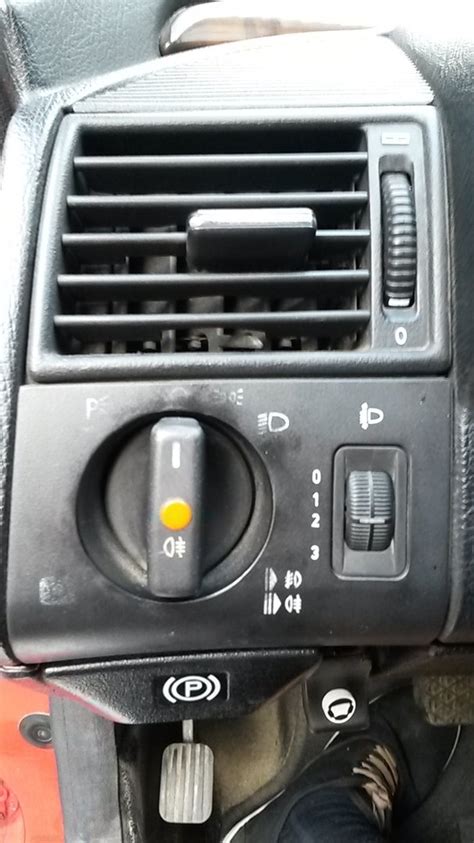 Пластиковая вставка переключатель света — Mercedes Benz C Class W202 3 7 л 1998 года