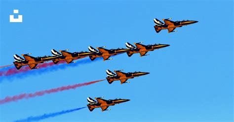 푸른 하늘을 나는 전투기 그룹 사진 Unsplash의 무료 멜버른 이미지 푸른 하늘을 나는 전투기 그룹 사진 Unsplash의 무료 멜버른 이미지