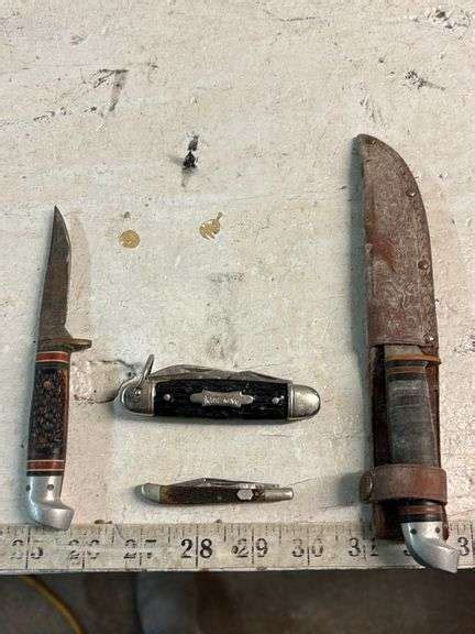 4 Assorted Knives Isabell Auction