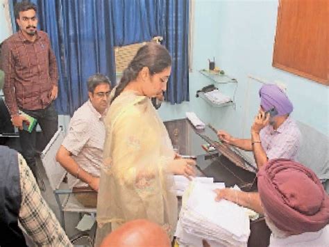 Four Hours Of Investigation No Applicant For Passing Of Vehicle Was