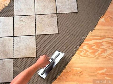 Как положить плитку на деревянный пол своими руками