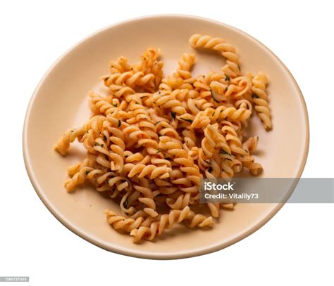 흰색 배경에 고립 된 파란색 접시에 파스타 딜과 토마토 소스파스타 0명에 대한 스톡 사진 및 기타 이미지 0명 갈색 건강한 식생활 Istock