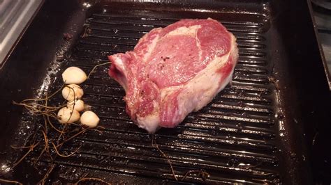 СТЕЙК из СВИНИНЫ на СКОВОРОДЕ ГРИЛЬ ОЧЕНЬ сочный и вкусный Youtube