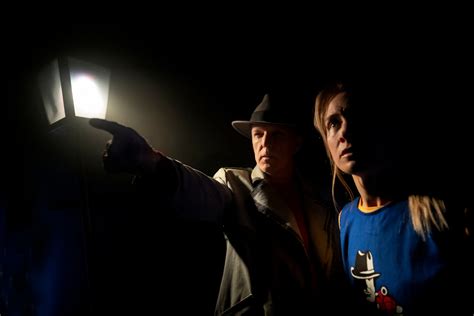 Ensomhed Under Luppen Teateravisen