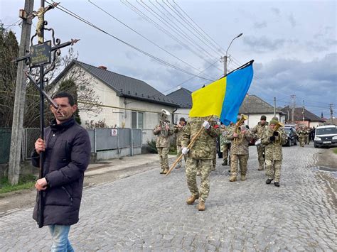 Виноградів провів в останню дорогу Героя Івана Мончака ФОТО Читайте