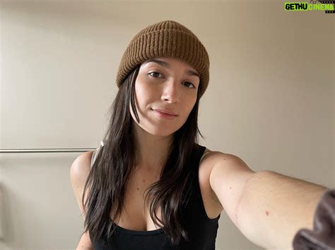 Actress Olivia Steele Falconer Hd Instagram Photos And Wallpapers