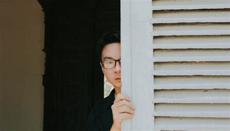 6 Types Of Peeping Toms And How To Deal With Them