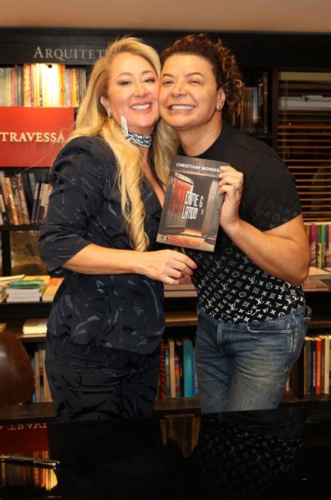 Procuradora De Justiça Christiane Monnerat Lança Crime E Latido Em Noite De Autógrafos