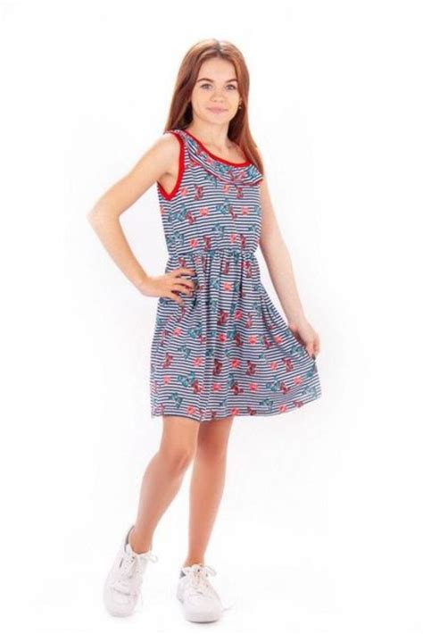 Сарафан дитячий з метеликами.