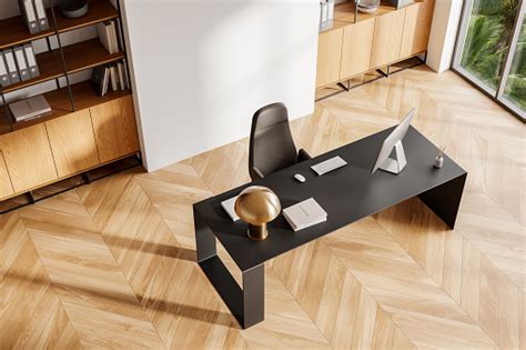 나무 바닥을 배경으로 미니멀한 책상 의자 선반이 있는 현대적인 사무실 인테리어 3d 렌더링 0명에 대한 스톡 사진 및 기타