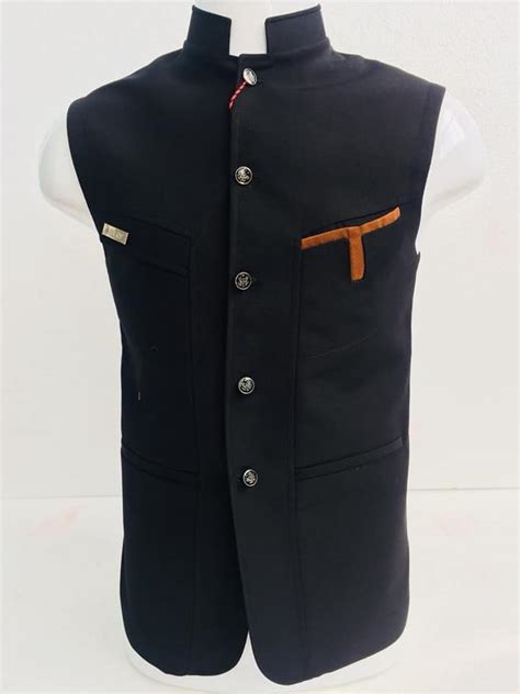 ‫واسکت های مردانه در چهار نمایشگاه آنلاین بانوان افغان Facebook‬