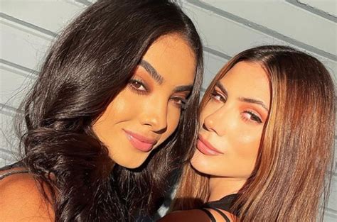 Beauty Queens Miss Argentina Mariana Varela And Miss Puerto Rico