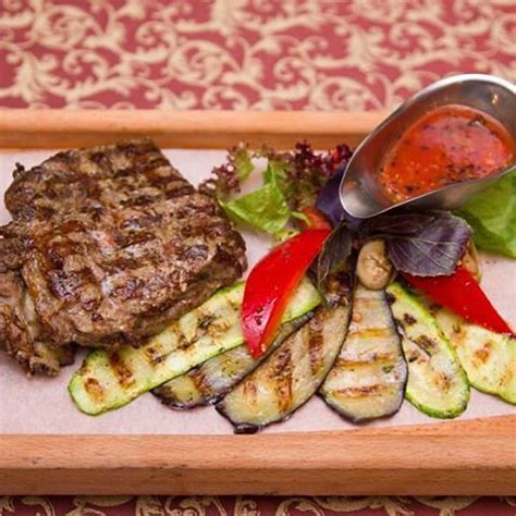Стейк Рибай с грилованными овощами и оригинальным соусом😋… | Flickr