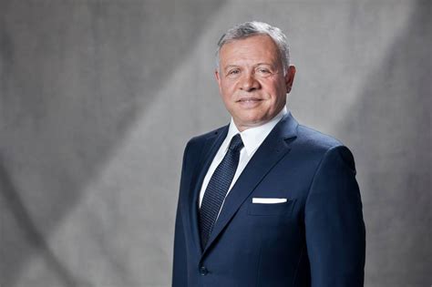 استقالة الوزراء الأردنيين تمهيداً لإجراء تعديل يبقي الحكومة عاماً