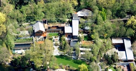 A Look At Bill And Melinda Gates 66000 Sq Ft Lake Washington Mansion