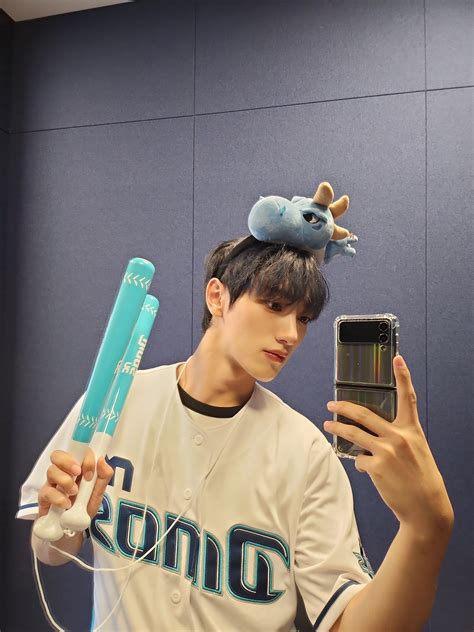 더쿠 아이돌 배너vanner 공트 야구 유니폼⚾️ 착장 사진 업데이트